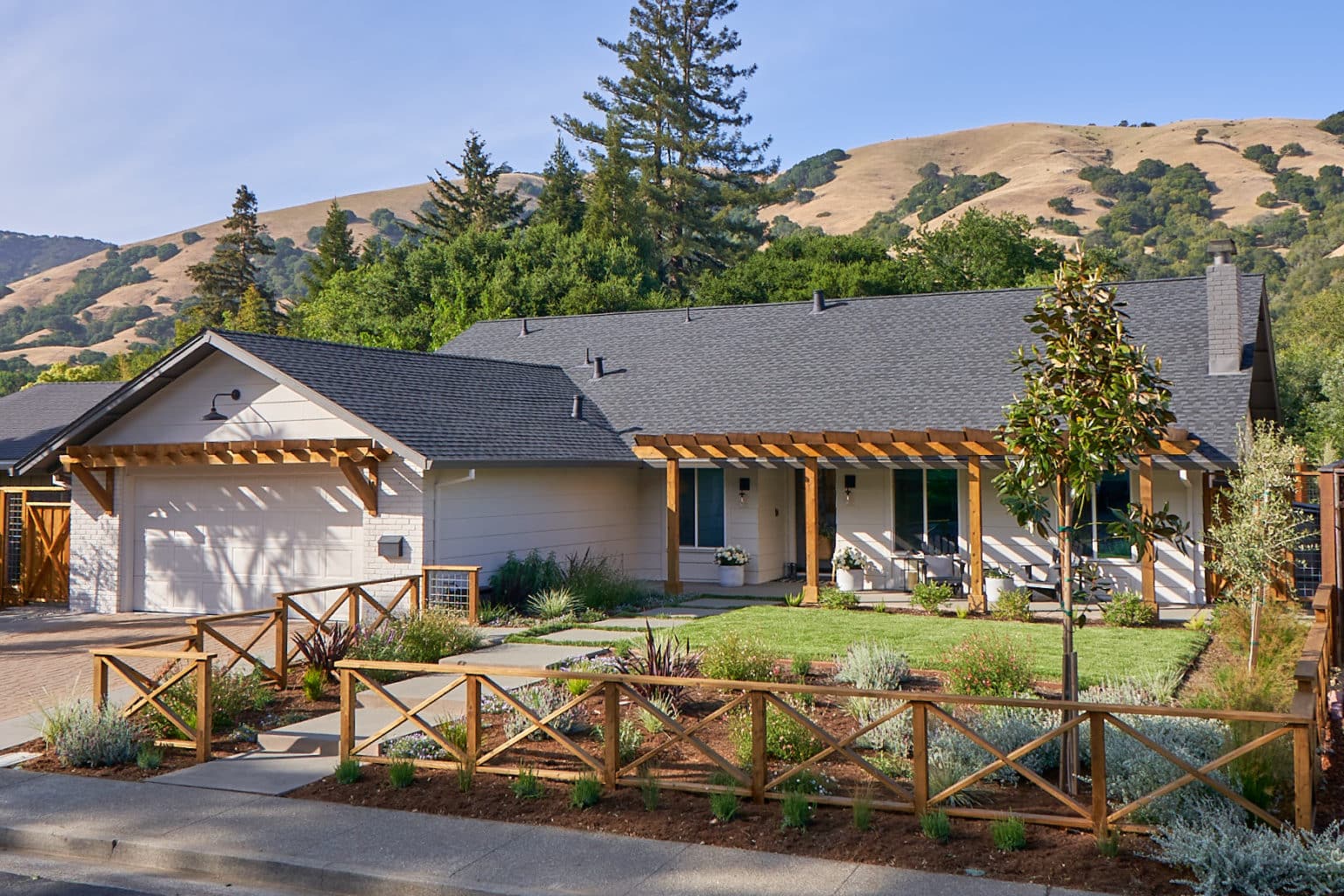 34 Front Yard Fence Ideas and Tips from Our Design Team | Yardzen