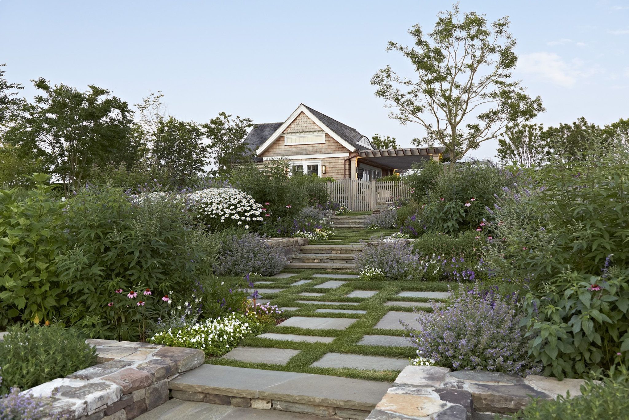 12 Functional Front Yard Ideas that Add Livable (and Beautiful) Square ...